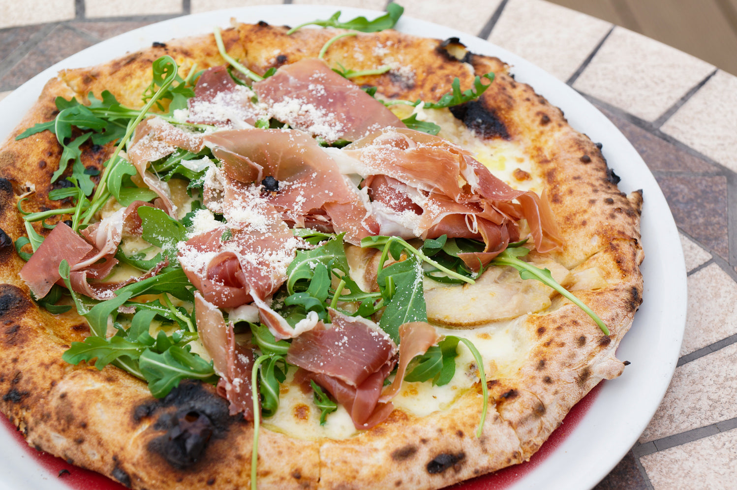 Pizza Bianca with Fior di Latte Cheese, Parma Ham, Rocket Leaves & Fre ...